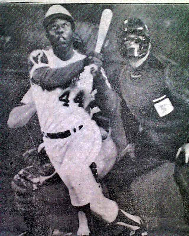 Hank Aaron breaks the home run record... - RareNewspapers.com